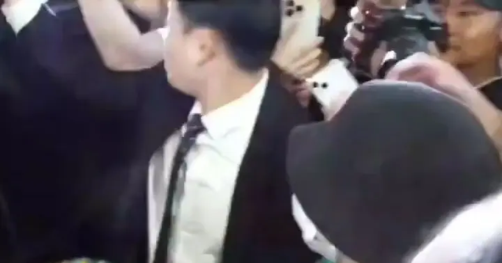 JIMIN arrive from LONDON - Bilibili